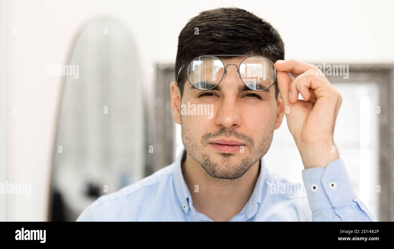 Squinting and reading hi-res stock photography and images - Alamy