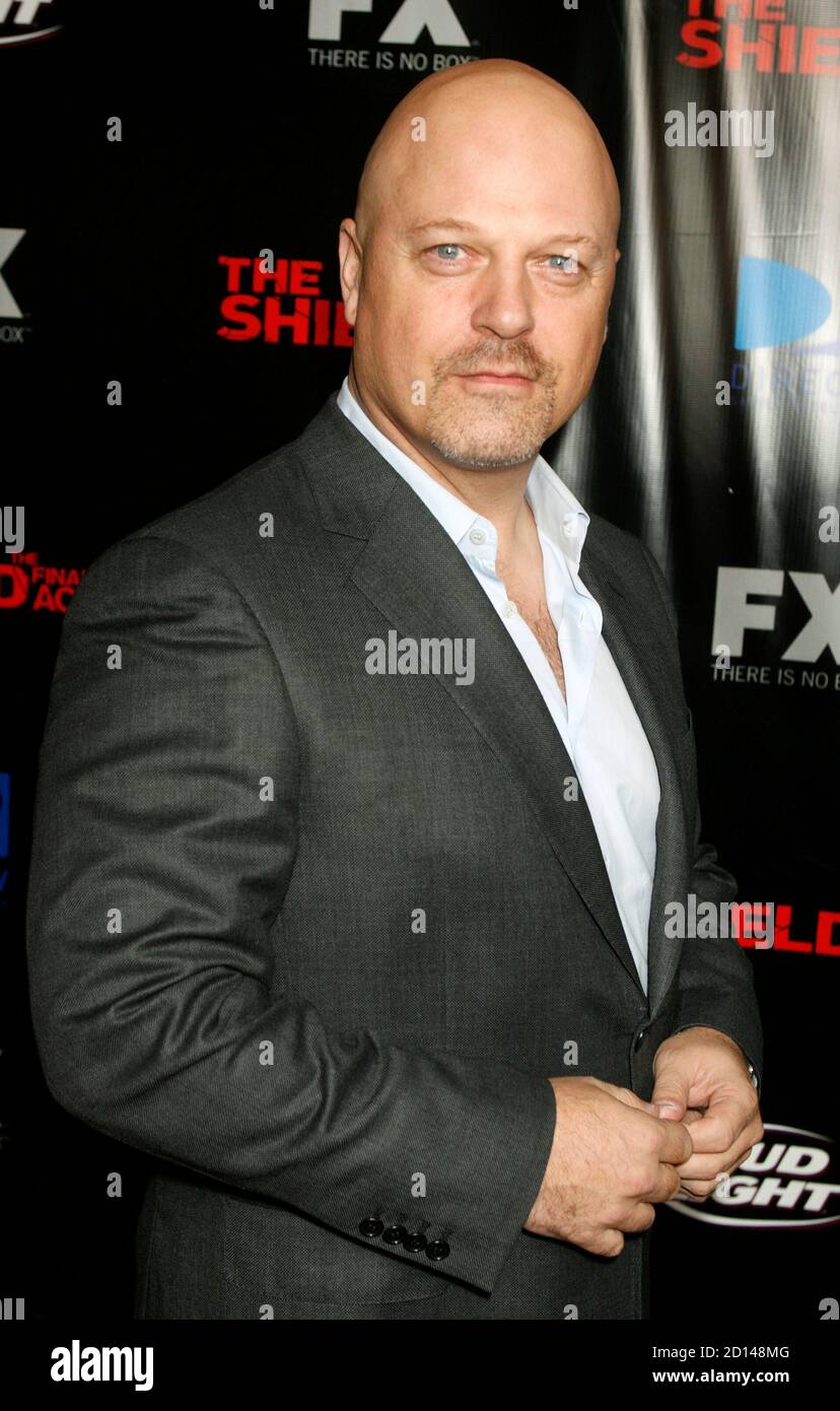 Michael chiklis in the shield hi-res stock photography and images - Alamy