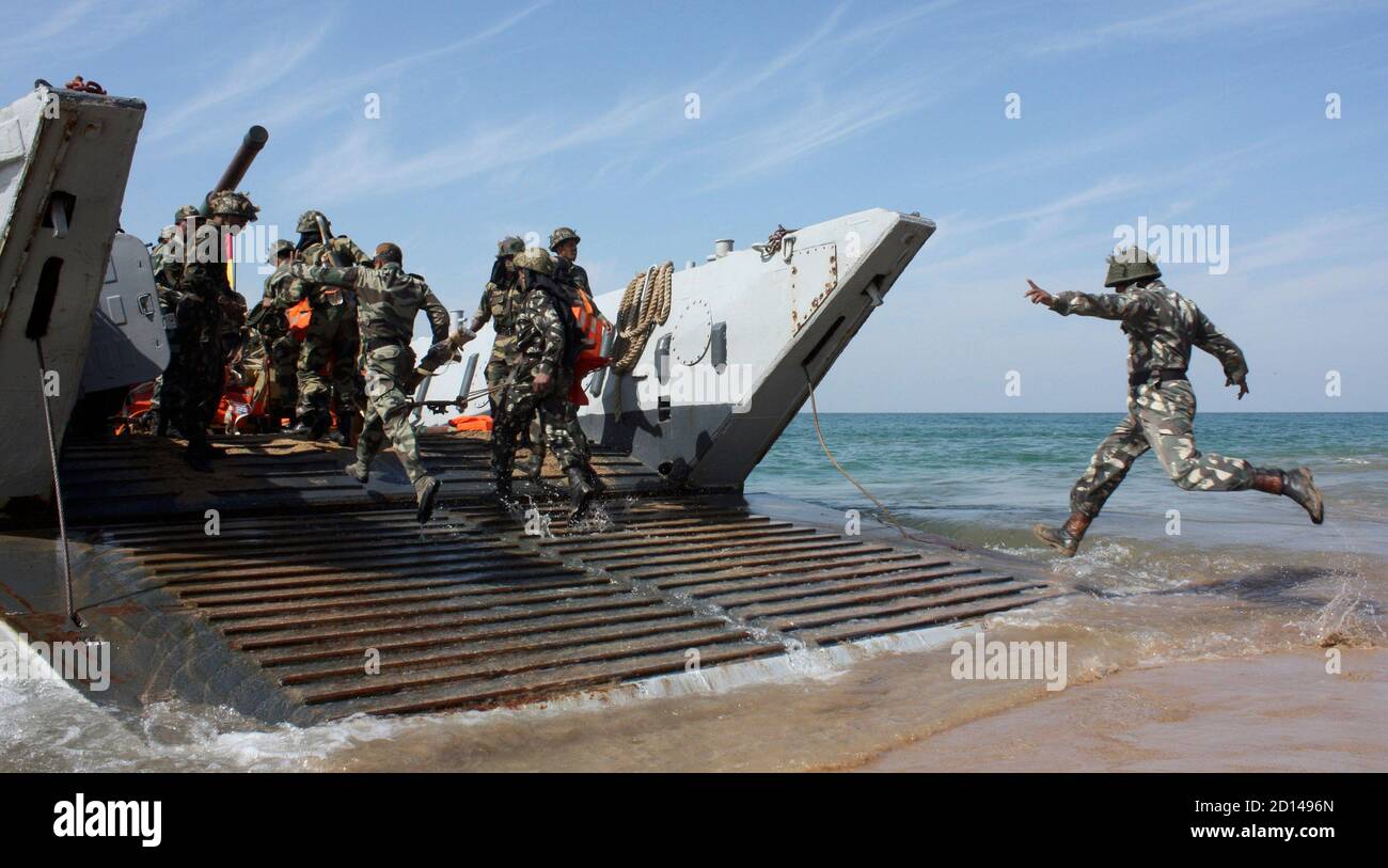 Indian army soldiers during guard hi-res stock photography and images ...