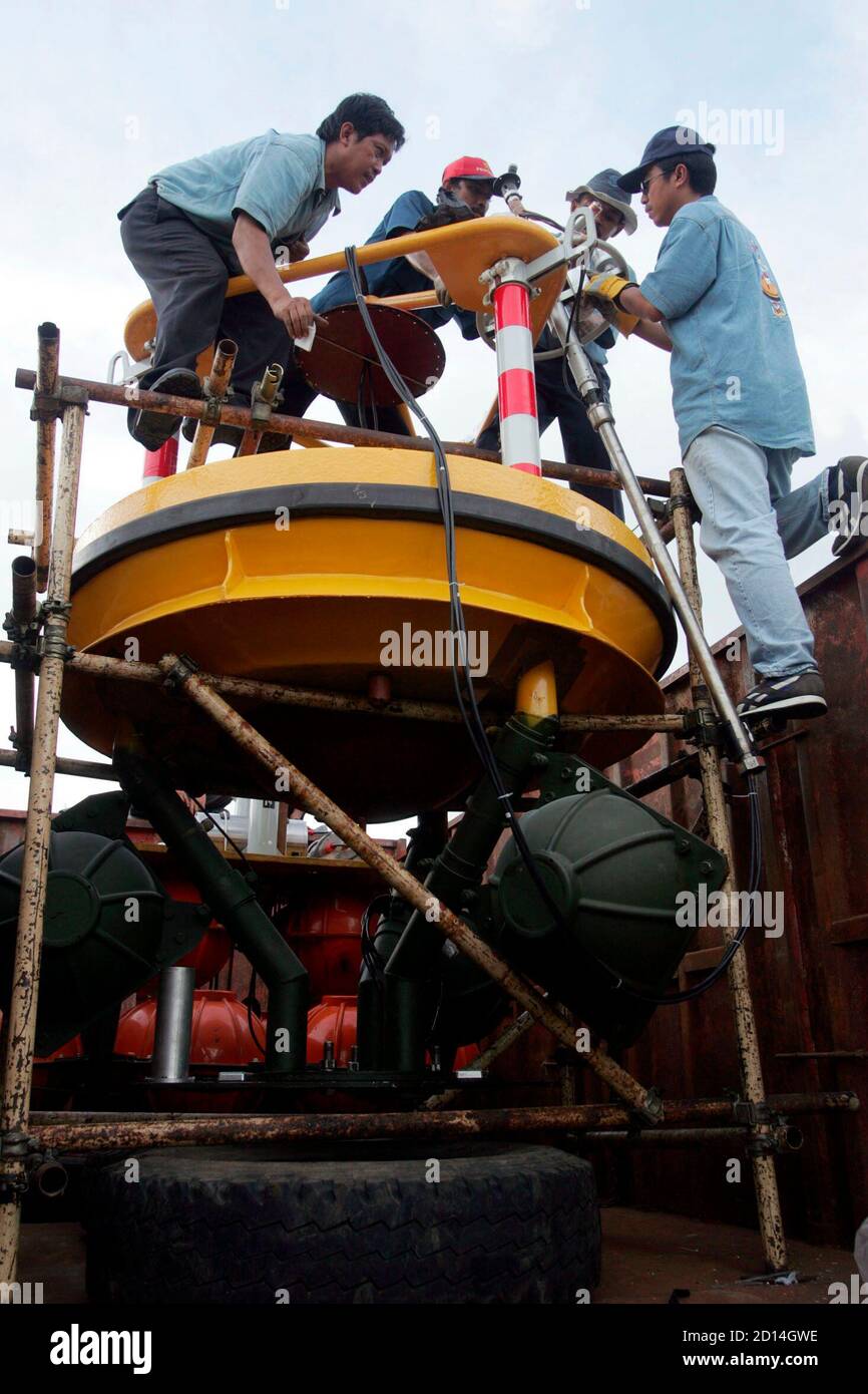 Tsunami buoy warning system hi-res stock photography and images - Alamy