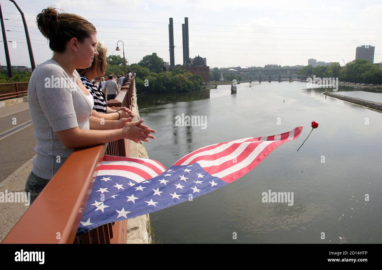 Mississippi river bridge collapse hi-res stock photography and images ...