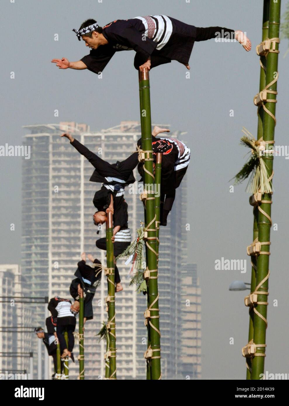 Traditional japanese firefighters hi-res stock photography and images ...