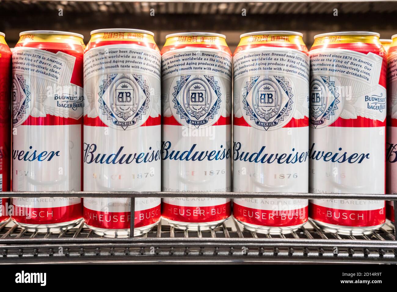 Budweiser beer cans hi-res stock photography and images - Alamy