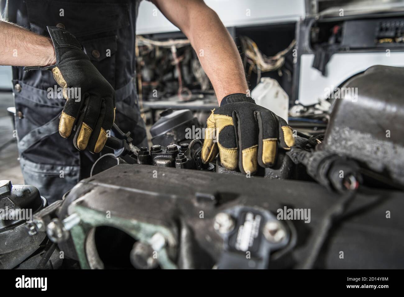 Semi truck engine hi-res stock photography and images - Alamy