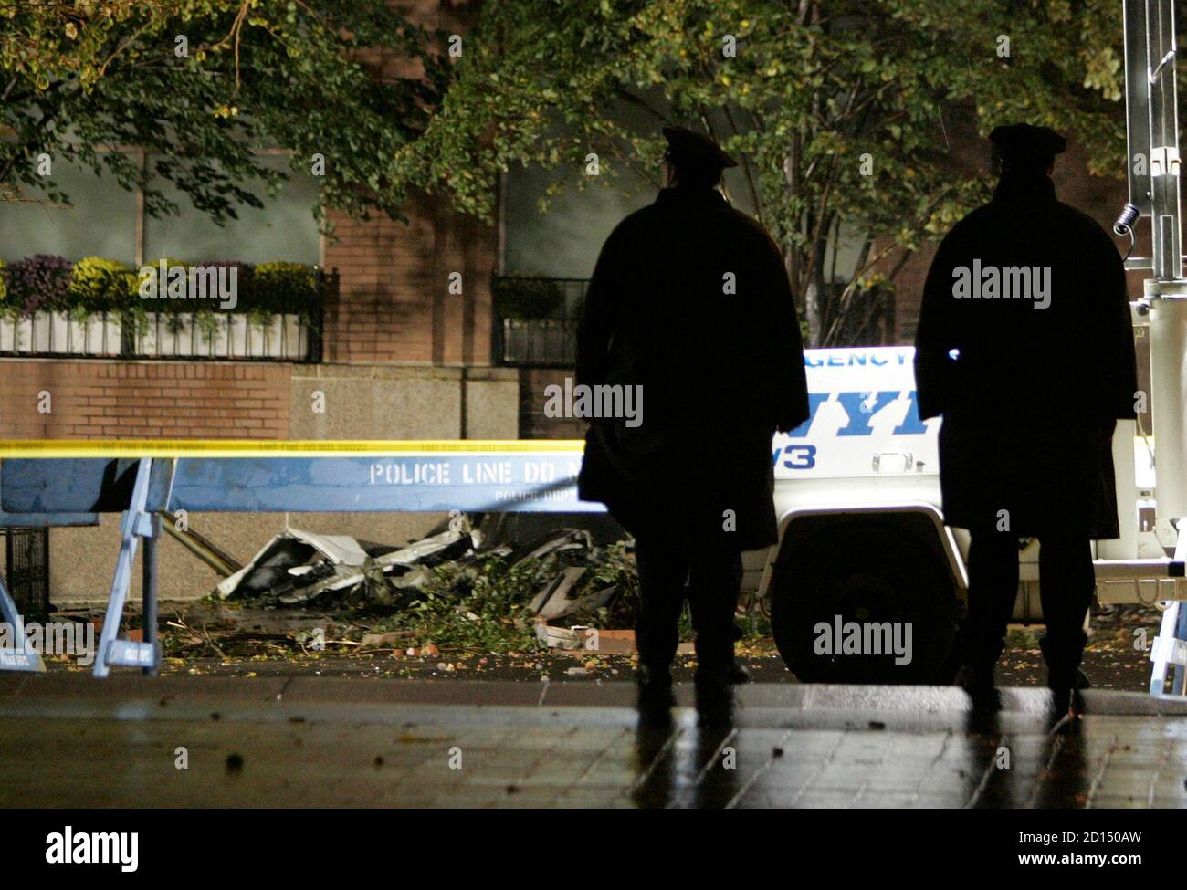 52 story building hi-res stock photography and images - Alamy