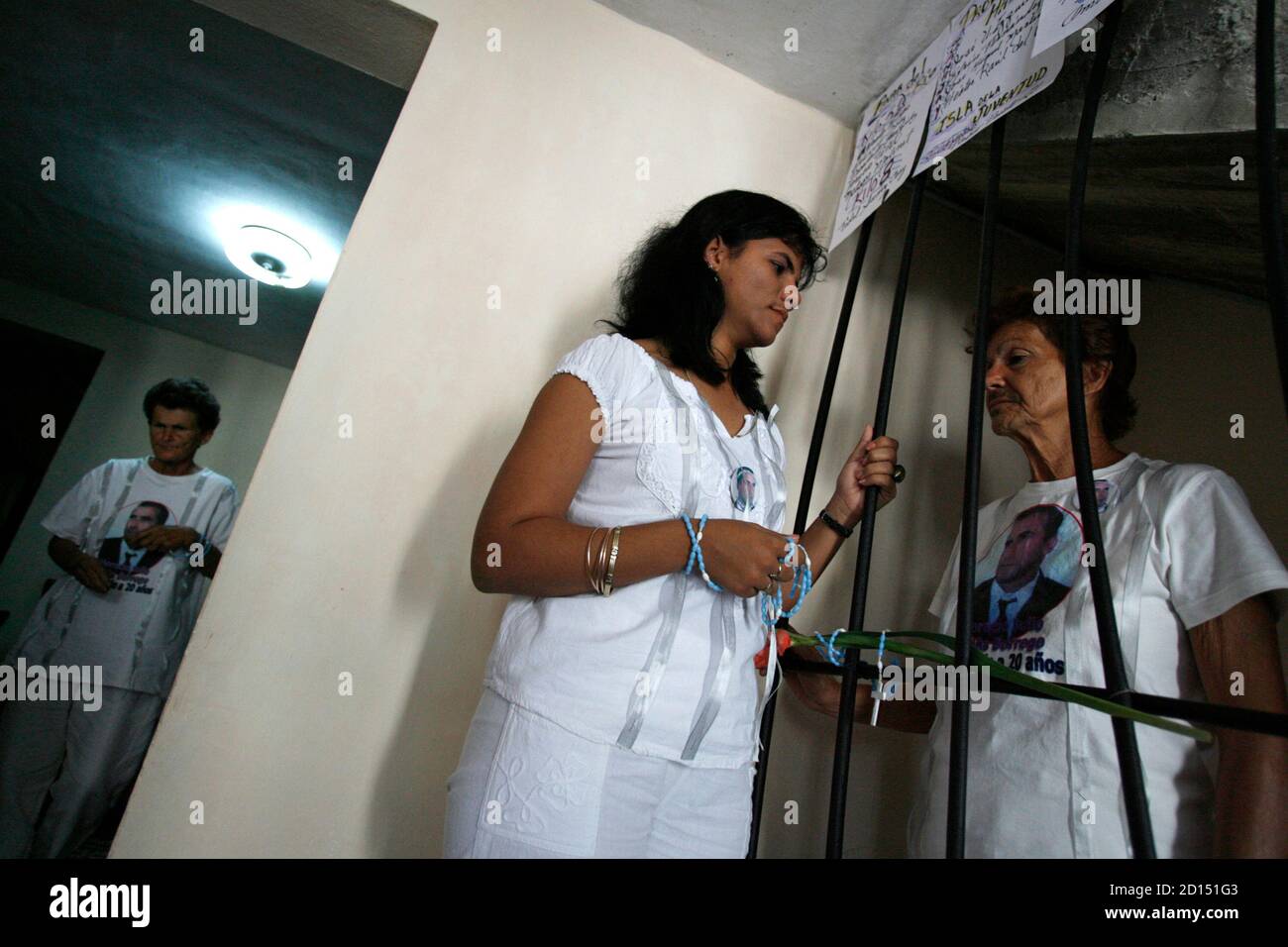 Cubas ladies in white hi-res stock photography and images - Alamy