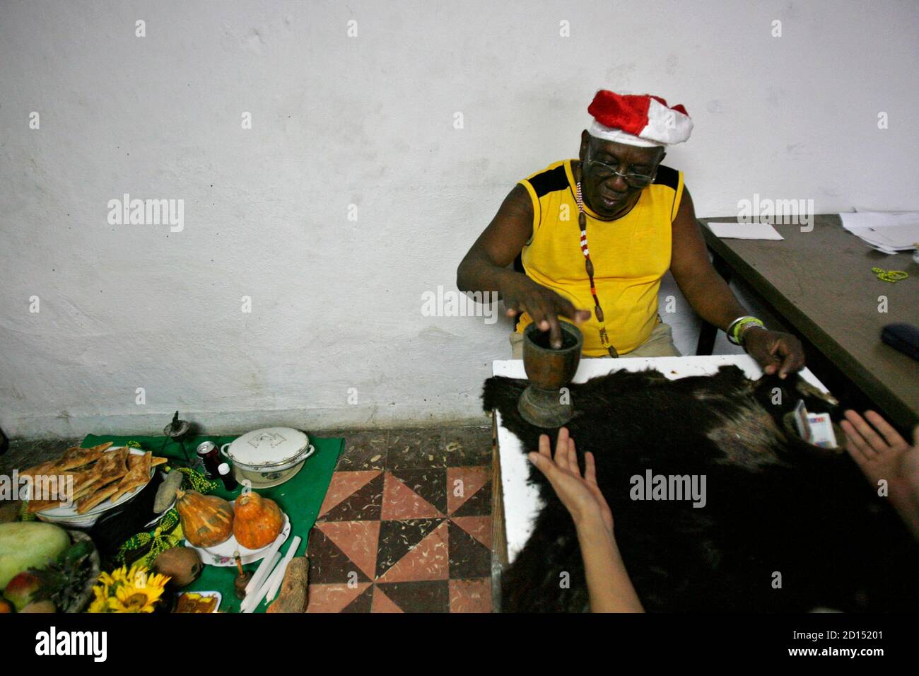 Babalawo cuba hi-res stock photography and images - Alamy