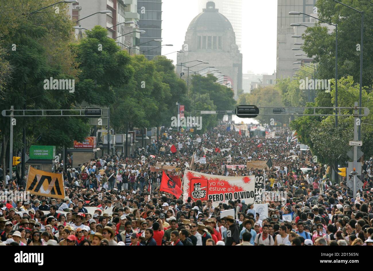 1968 mexico city soldiers hi-res stock photography and images - Alamy