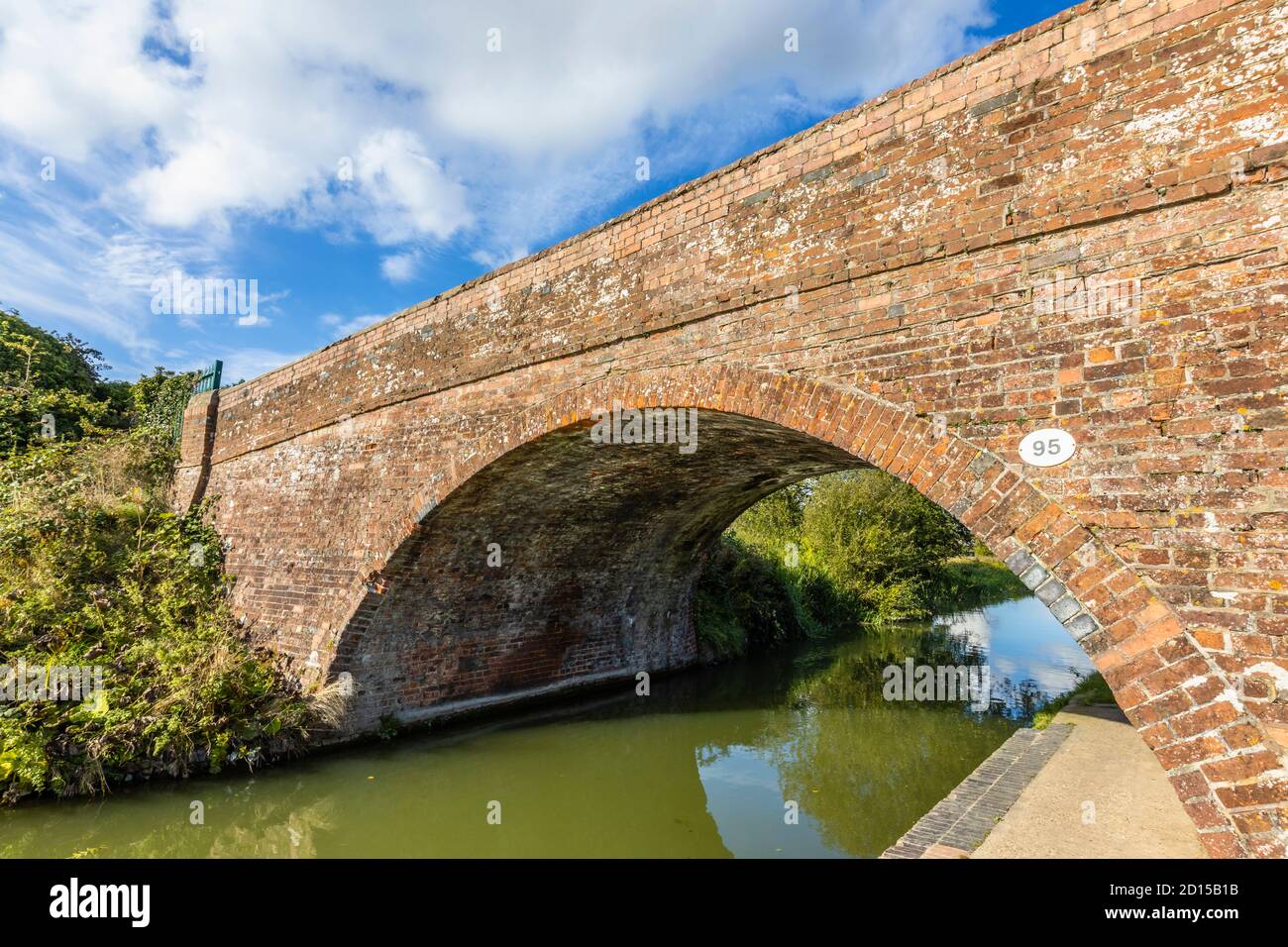 Traditional brick road bridge crossing the River Dun, Kennet and Avon ...
