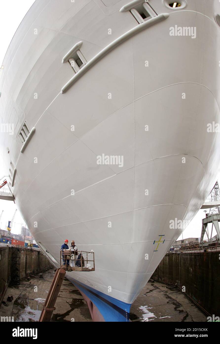 Worlds largest dry dock hi-res stock photography and images - Alamy