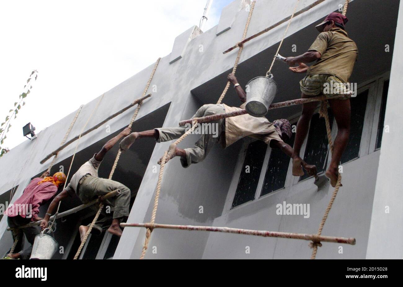 Makeshift Scaffold High Resolution Stock Photography and Images - Alamy