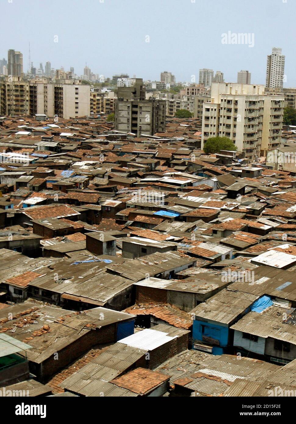 Asias largest slum dharavi hi-res stock photography and images - Alamy