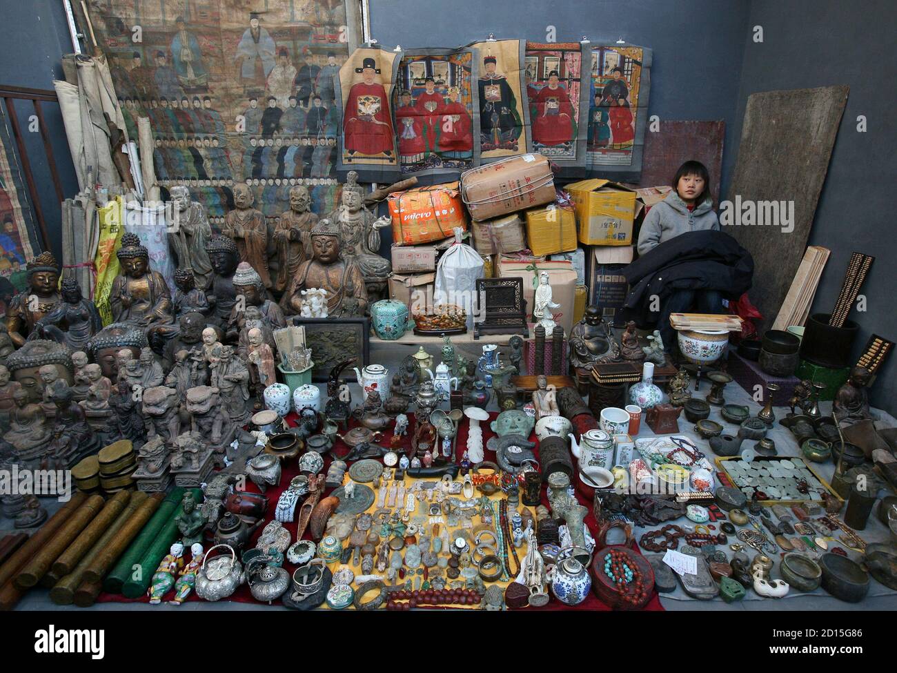 China fake merchandise hi-res stock photography and images - Alamy