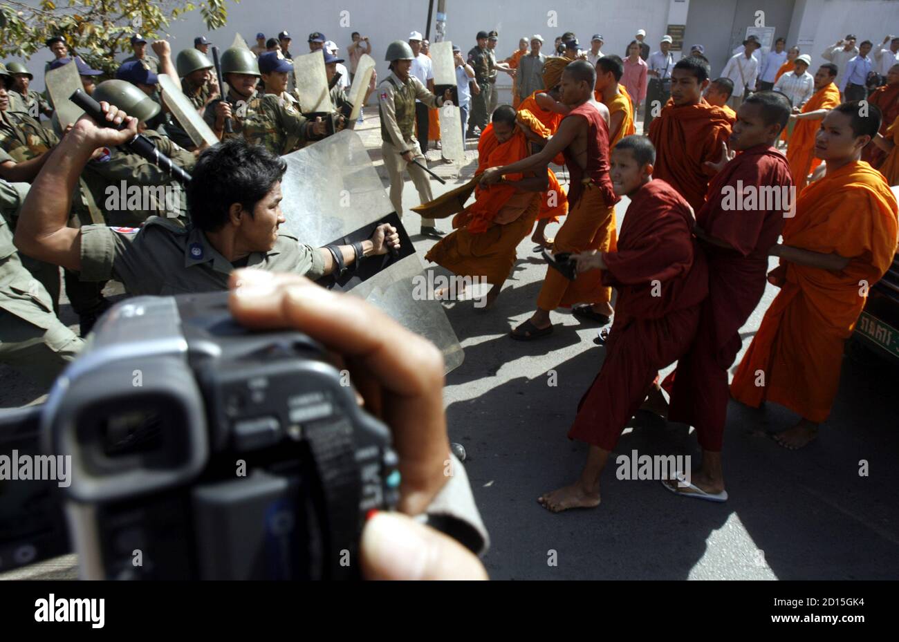 Monk vietnam protest hi-res stock photography and images - Alamy
