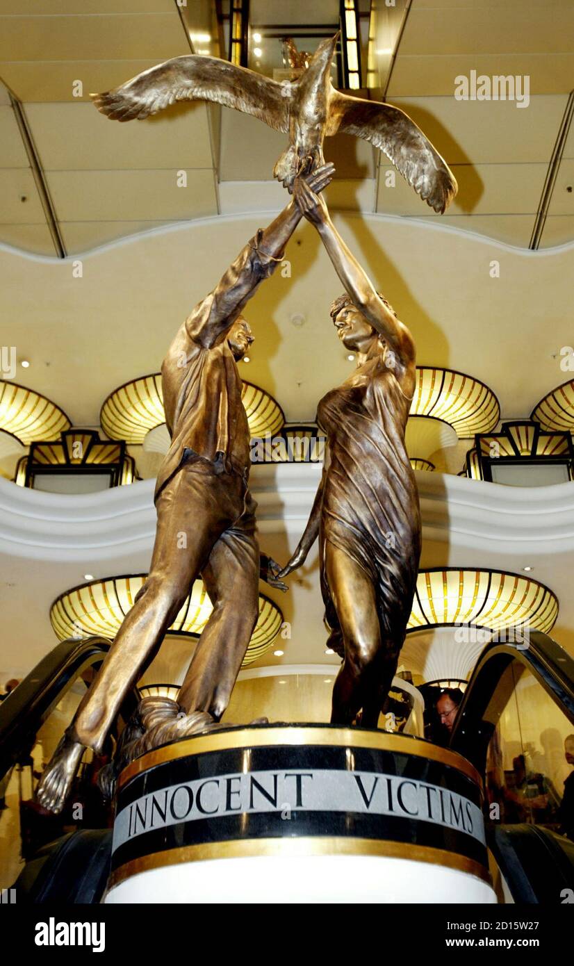 Harrods statue diana hi-res stock photography and images - Alamy