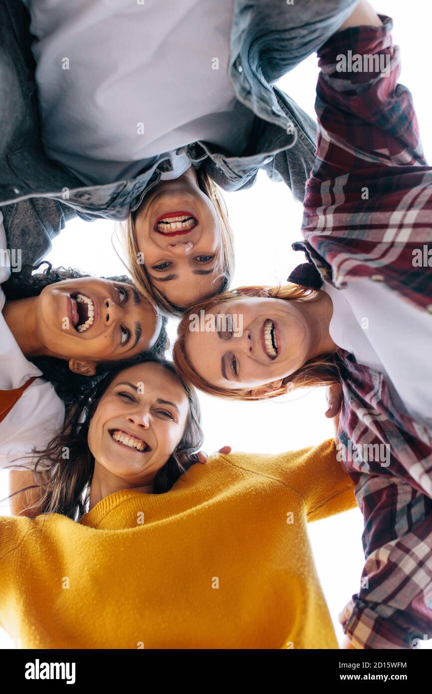 Girls in huddle looking at camera hi-res stock photography and images ...