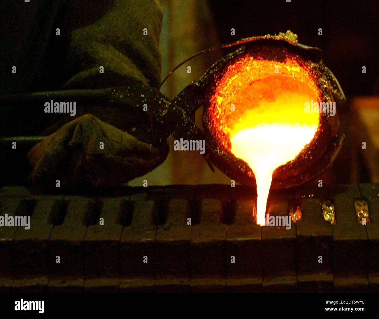 African gold refinery hi-res stock photography and images - Alamy
