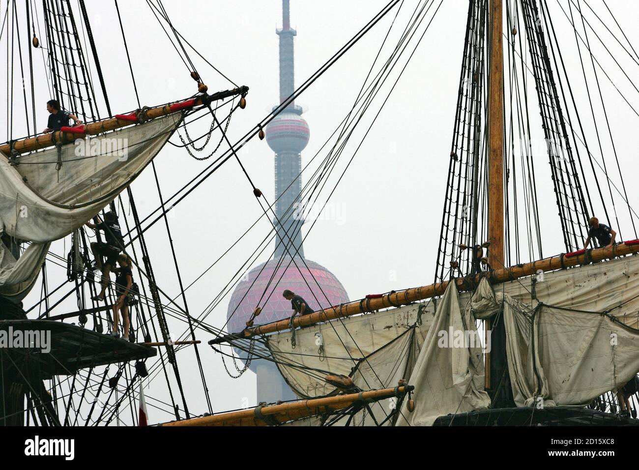 18th century ship rigging hi-res stock photography and images - Alamy