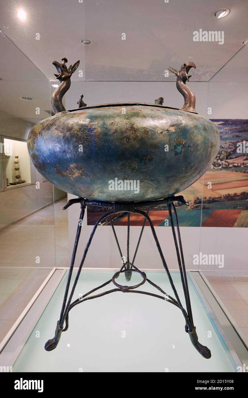 Bronze cauldron hi-res stock photography and images - Alamy