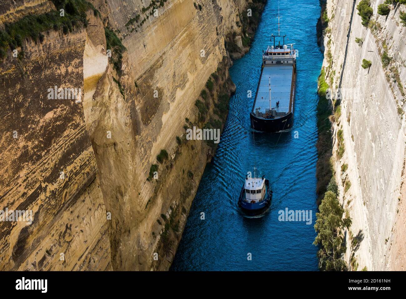 Greece, Peloponnese, Corinth canal, cutting the Isthmus of Corinth and ...