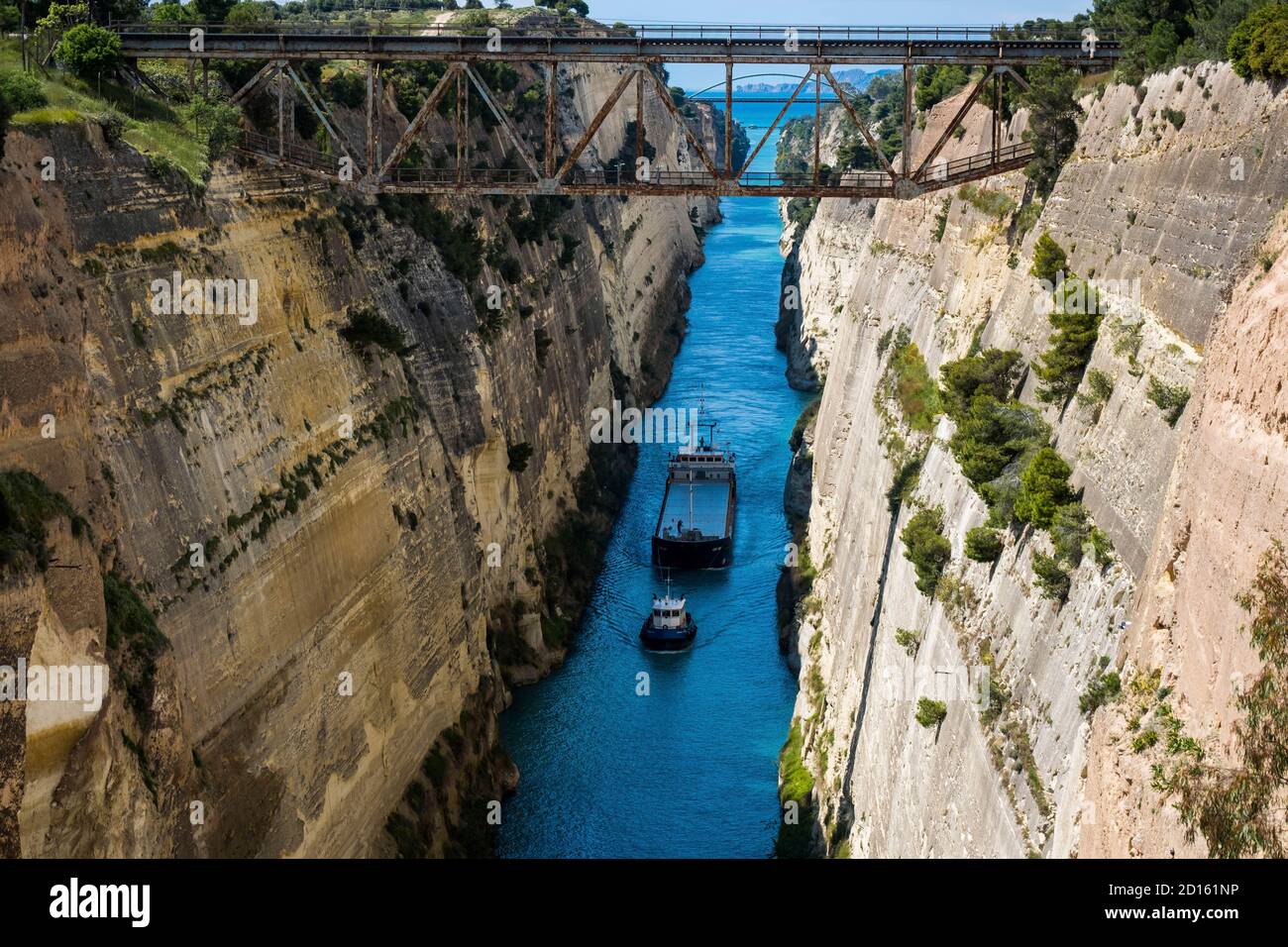 Greece, Peloponnese, Corinth canal, cutting the Isthmus of Corinth and ...