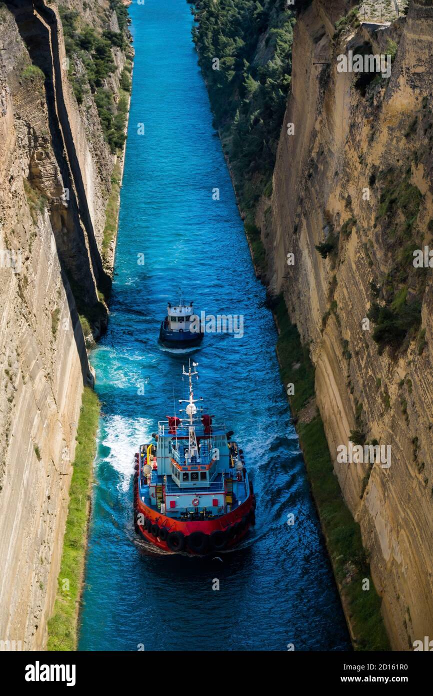 Greece, Peloponnese, Corinth canal, cutting the Isthmus of Corinth and ...