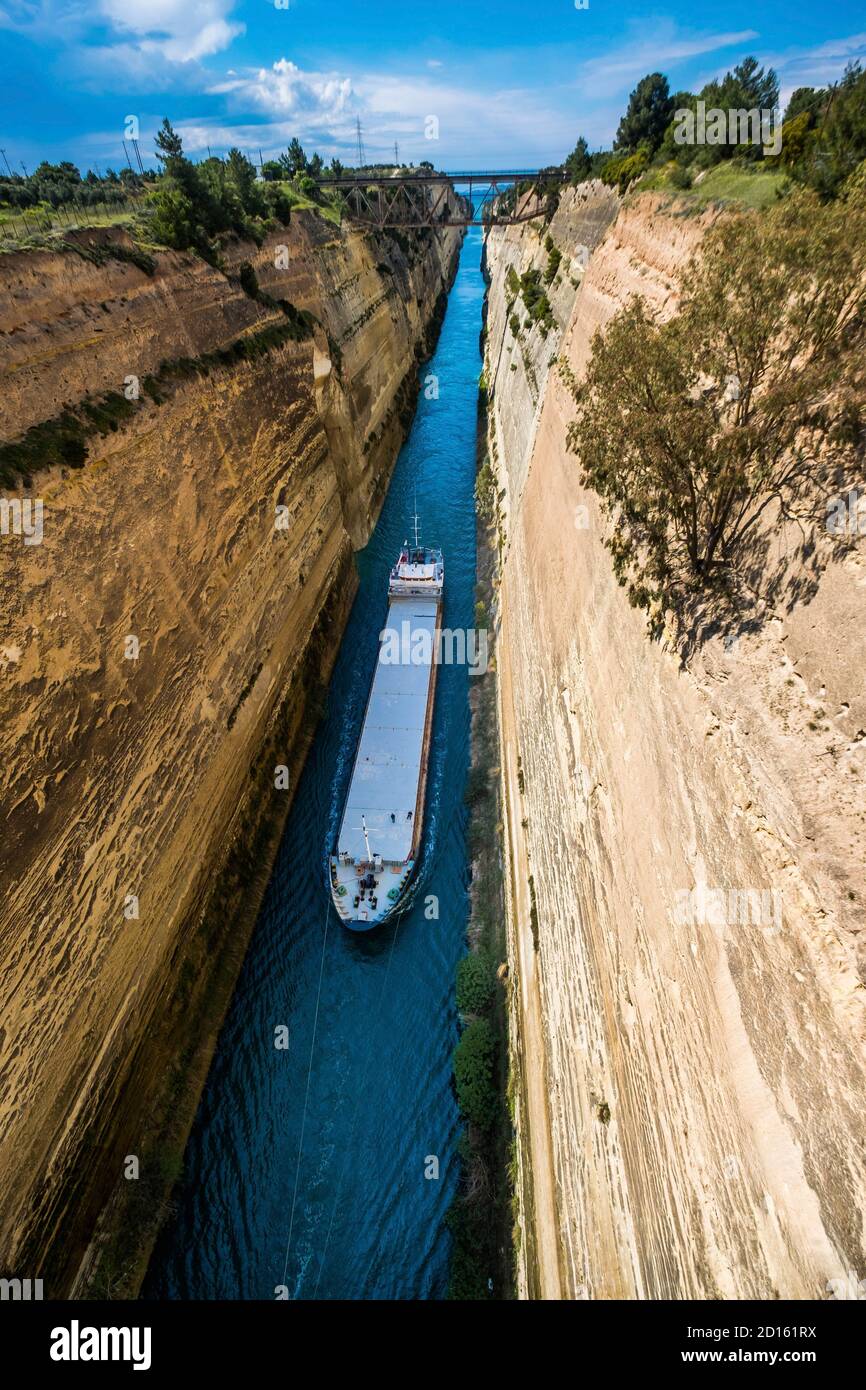 Greece, Peloponnese, Corinth canal, cutting the Isthmus of Corinth and ...