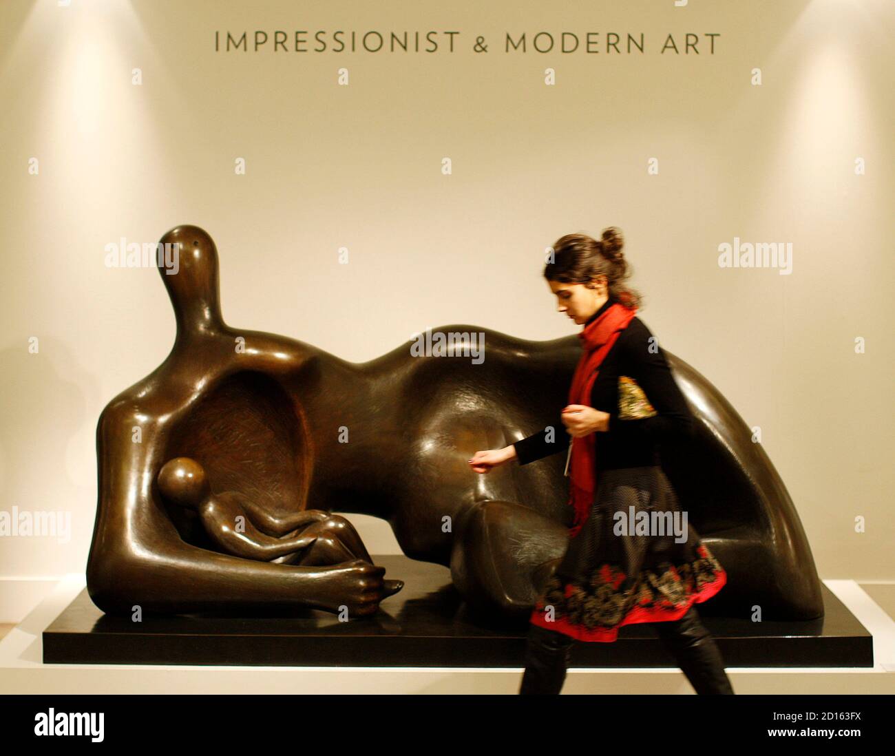 The henry moore sculpture reclining woman hi-res stock photography and ...