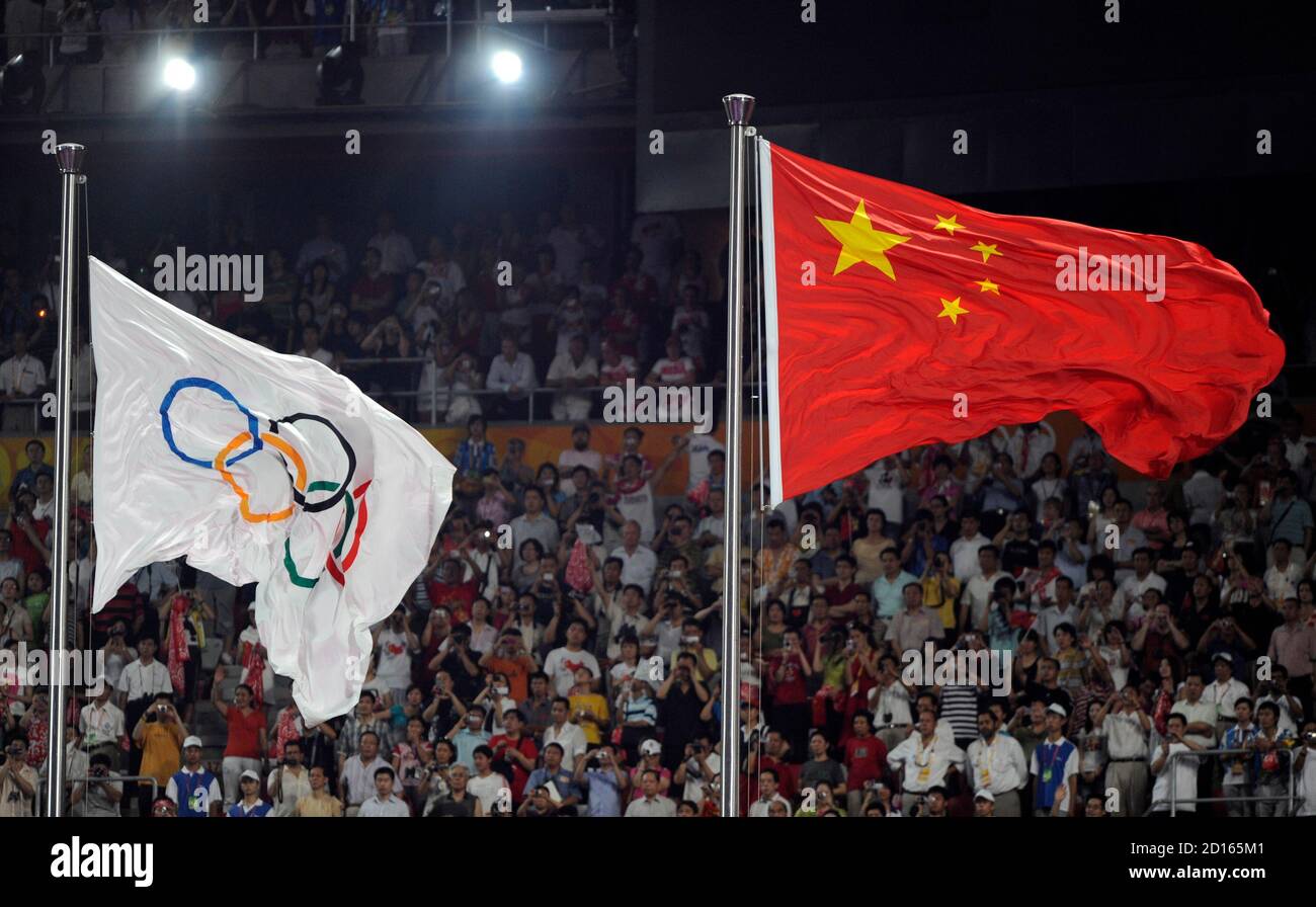 Olympic games rings flag stadium hi-res stock photography and images ...