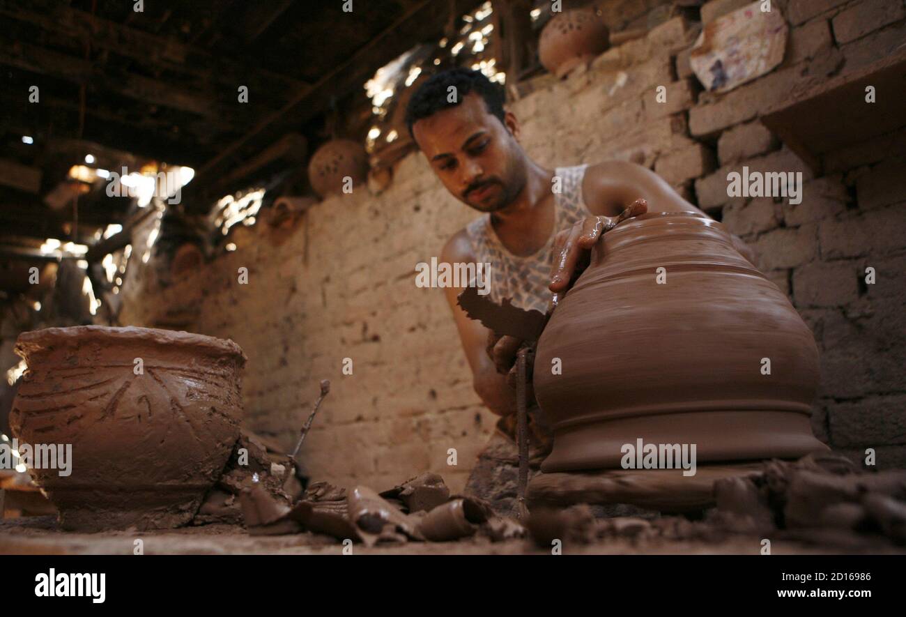 Egyptian pottery workshop hi-res stock photography and images - Alamy