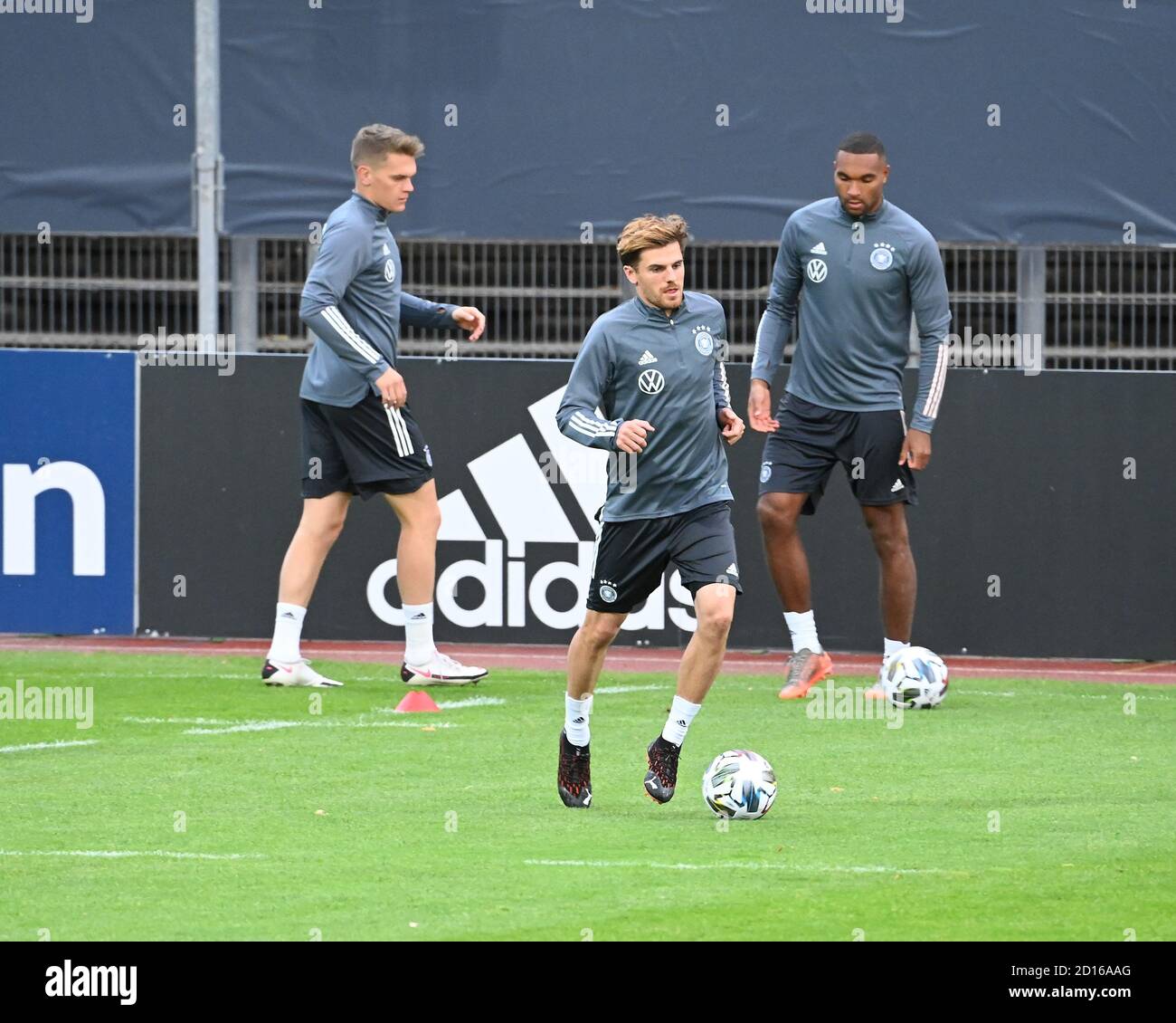 Cologne, Deutschland. 05th Oct, 2020. Matthias Ginter (Germany), Jonas ...