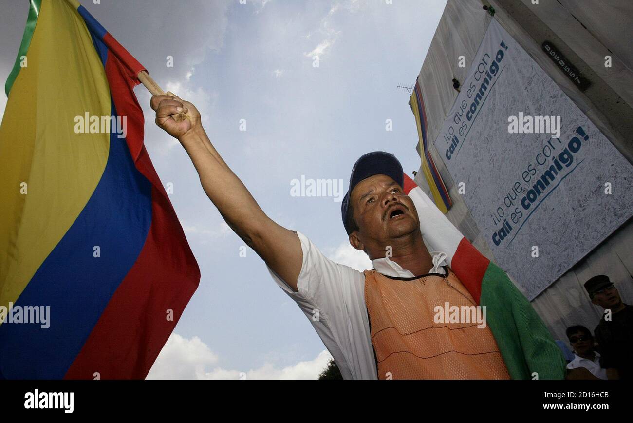 Car with colombia flag hi-res stock photography and images - Alamy