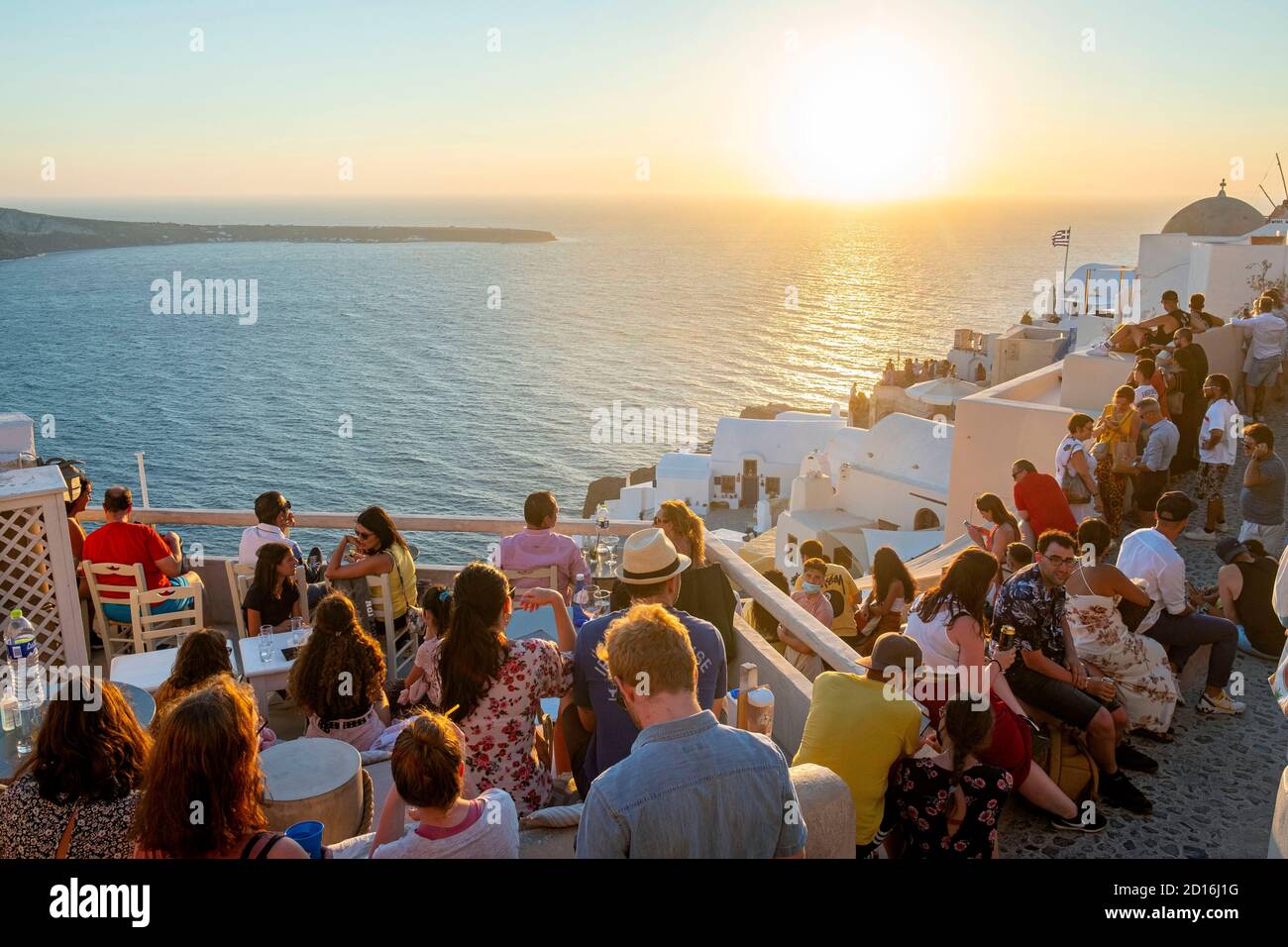 Oia sunset crowd santorini hi-res stock photography and images - Alamy