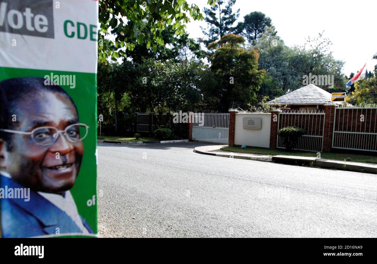 Robert mugabe portrait hi-res stock photography and images - Alamy