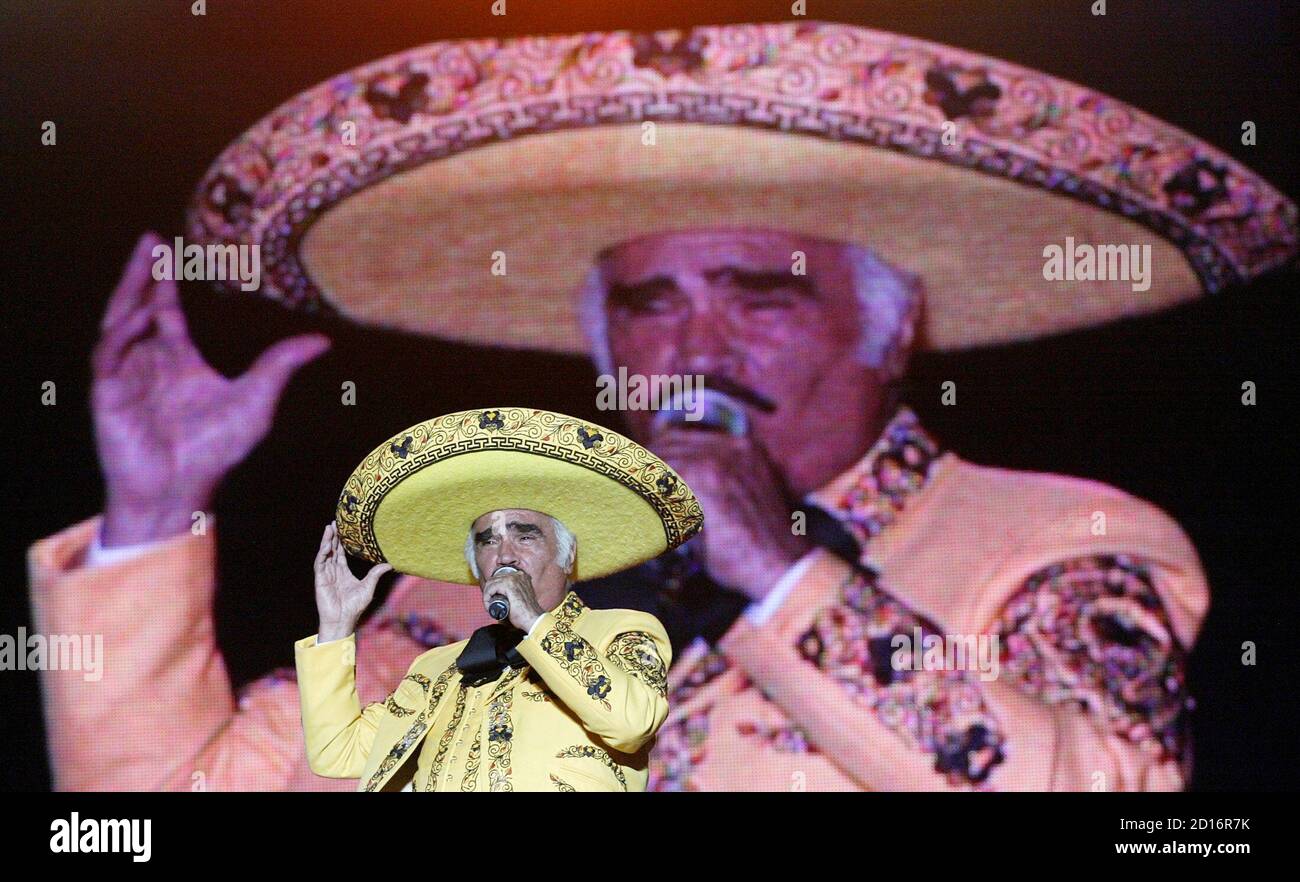 Vicente fernandez singer hi-res stock photography and images - Alamy
