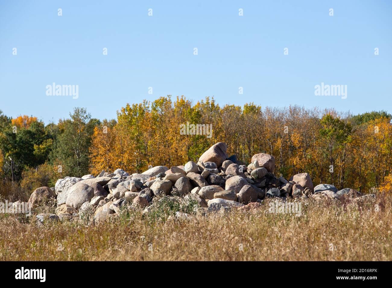 Big boulders pile hi-res stock photography and images - Alamy