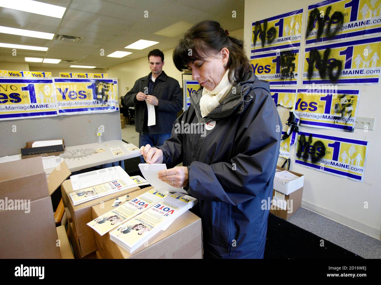 Vandalized signs hi-res stock photography and images - Alamy