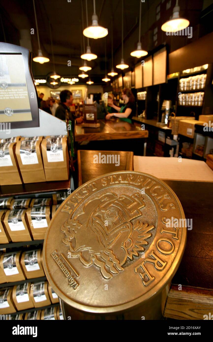 First starbucks store hi-res stock photography and images - Alamy