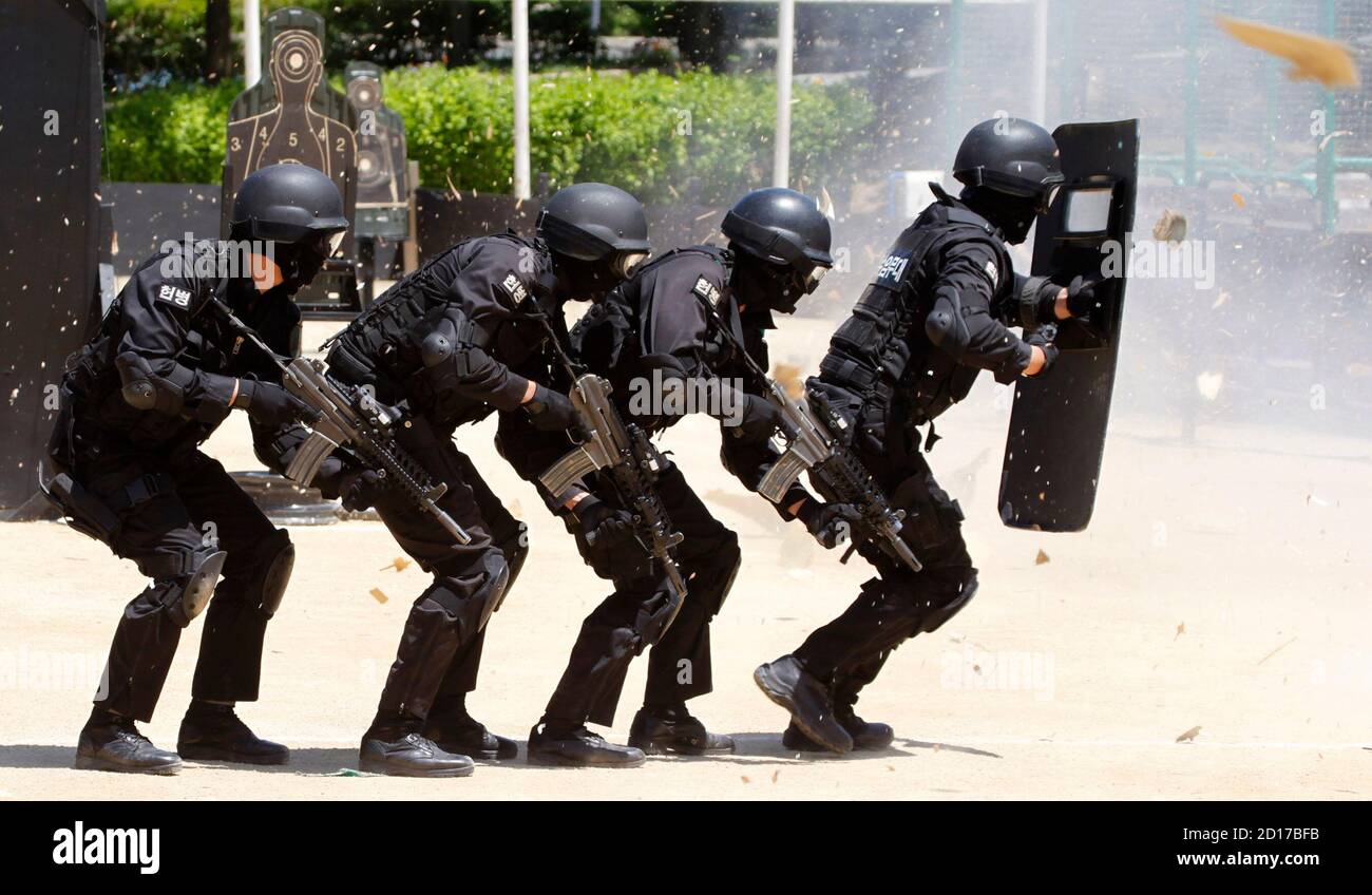 Team soldiers hi-res stock photography and images - Alamy