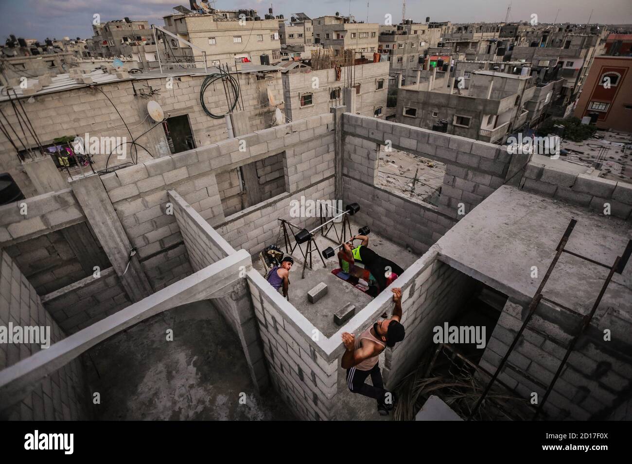 Gaza City, The Gaza Strip, Palestine. 4th Oct, 2020. Palestinians train ...