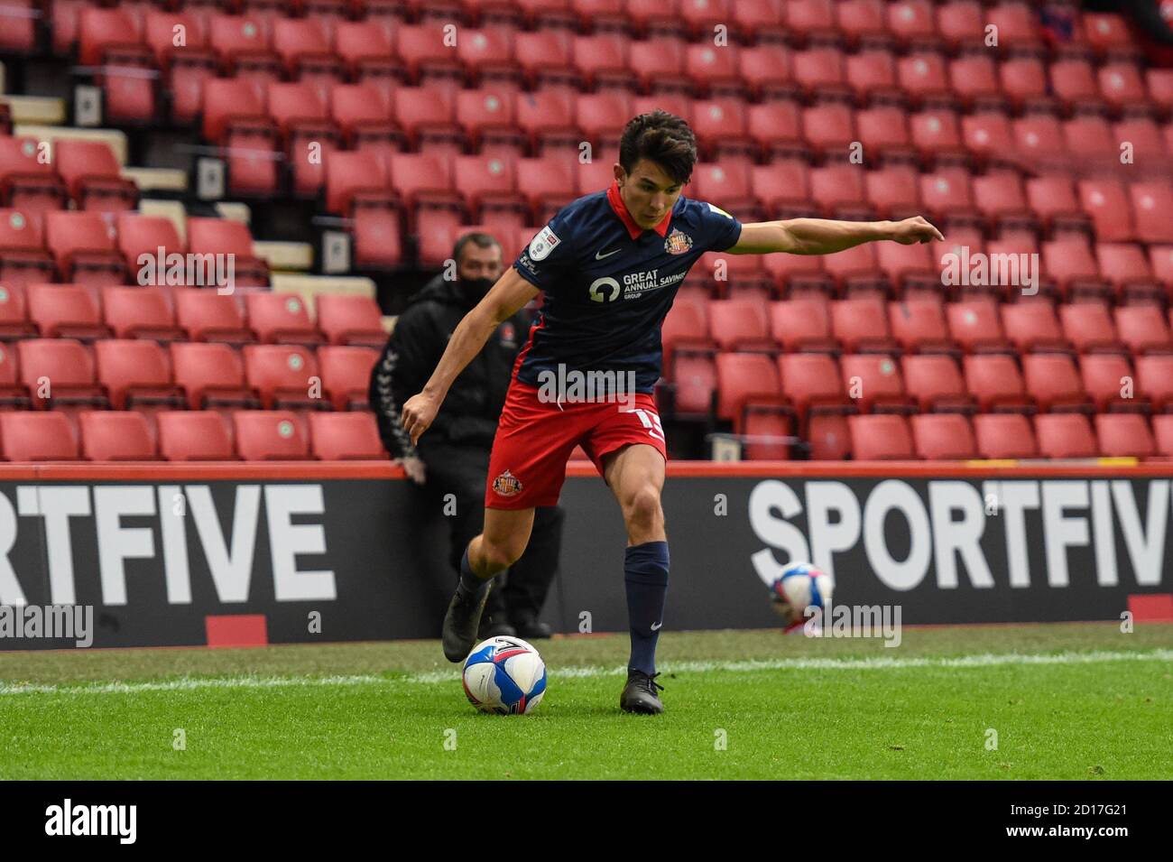 Luke O'Nien (13) of Sunderland FC with the ball Stock Photo - Alamy
