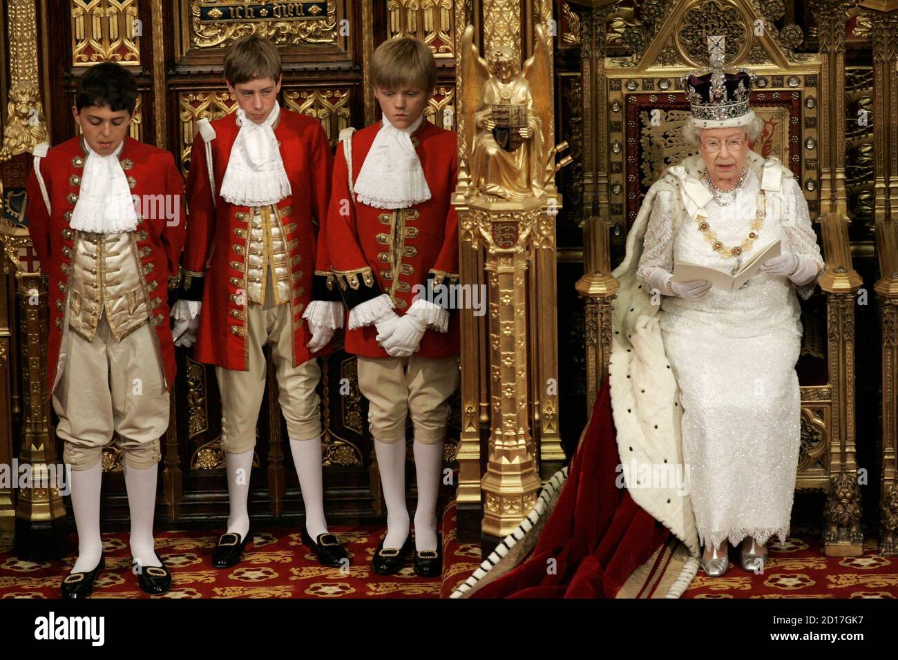 Queen elizabeth parliament crown hi-res stock photography and images ...