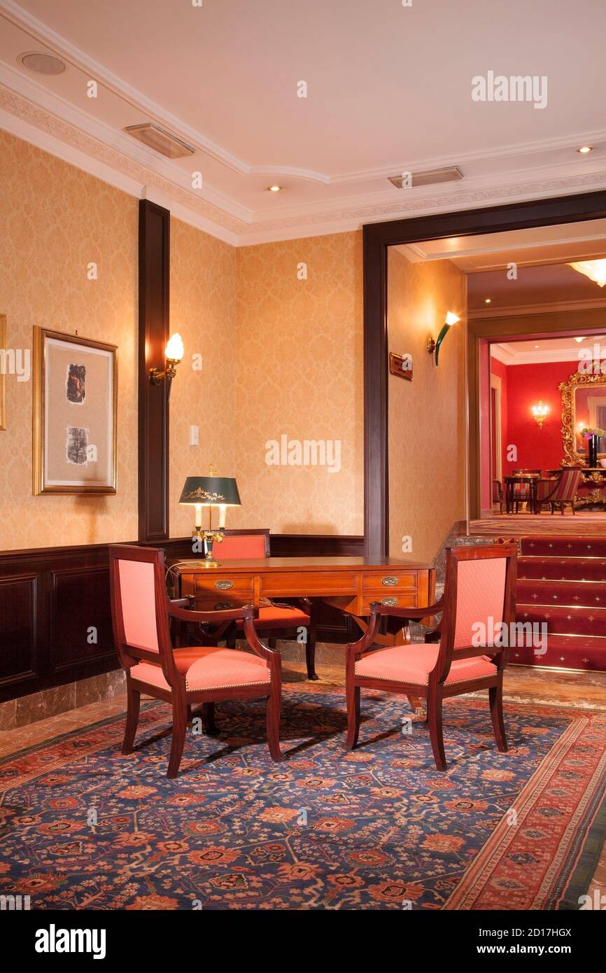 Luxury hotel lobby italy hi-res stock photography and images - Alamy