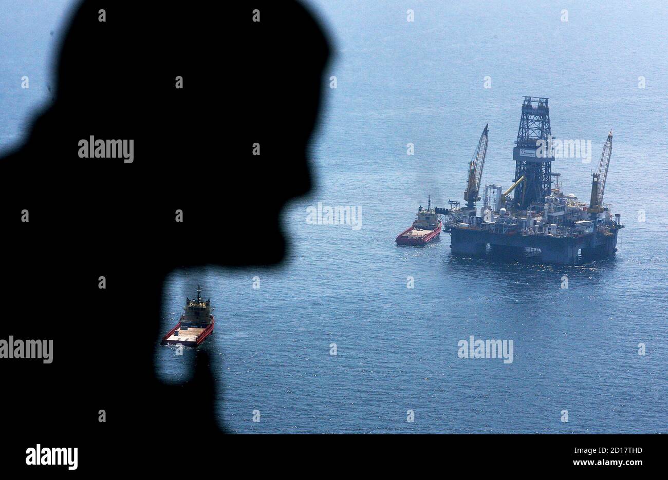 Oil leak from ship hi-res stock photography and images - Alamy