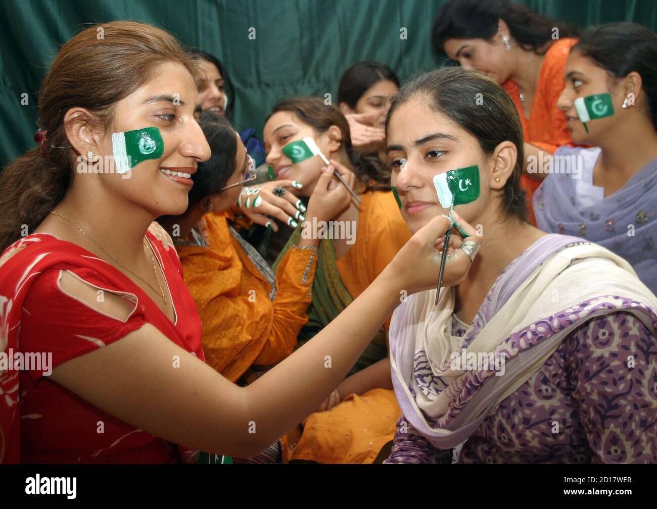Faces of pakistan hi-res stock photography and images - Alamy