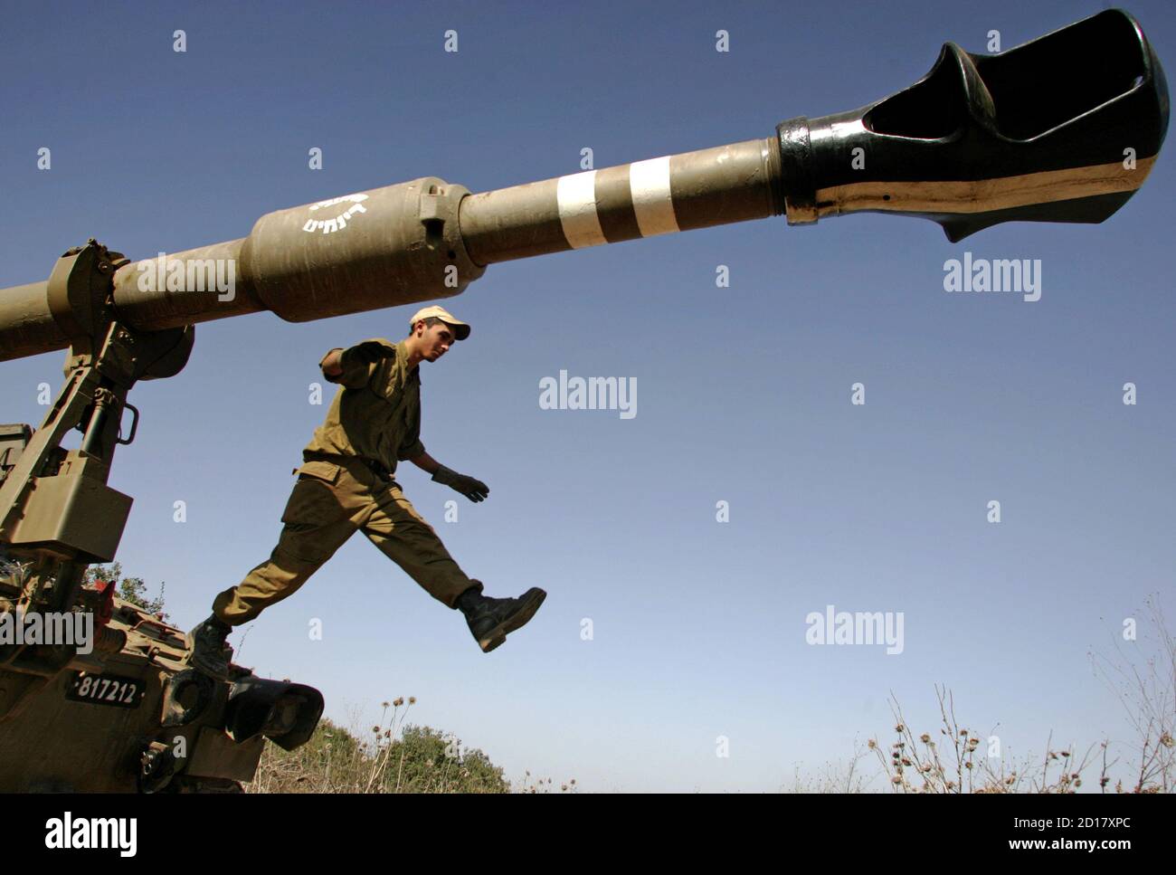 155 mm cannon hi-res stock photography and images - Alamy