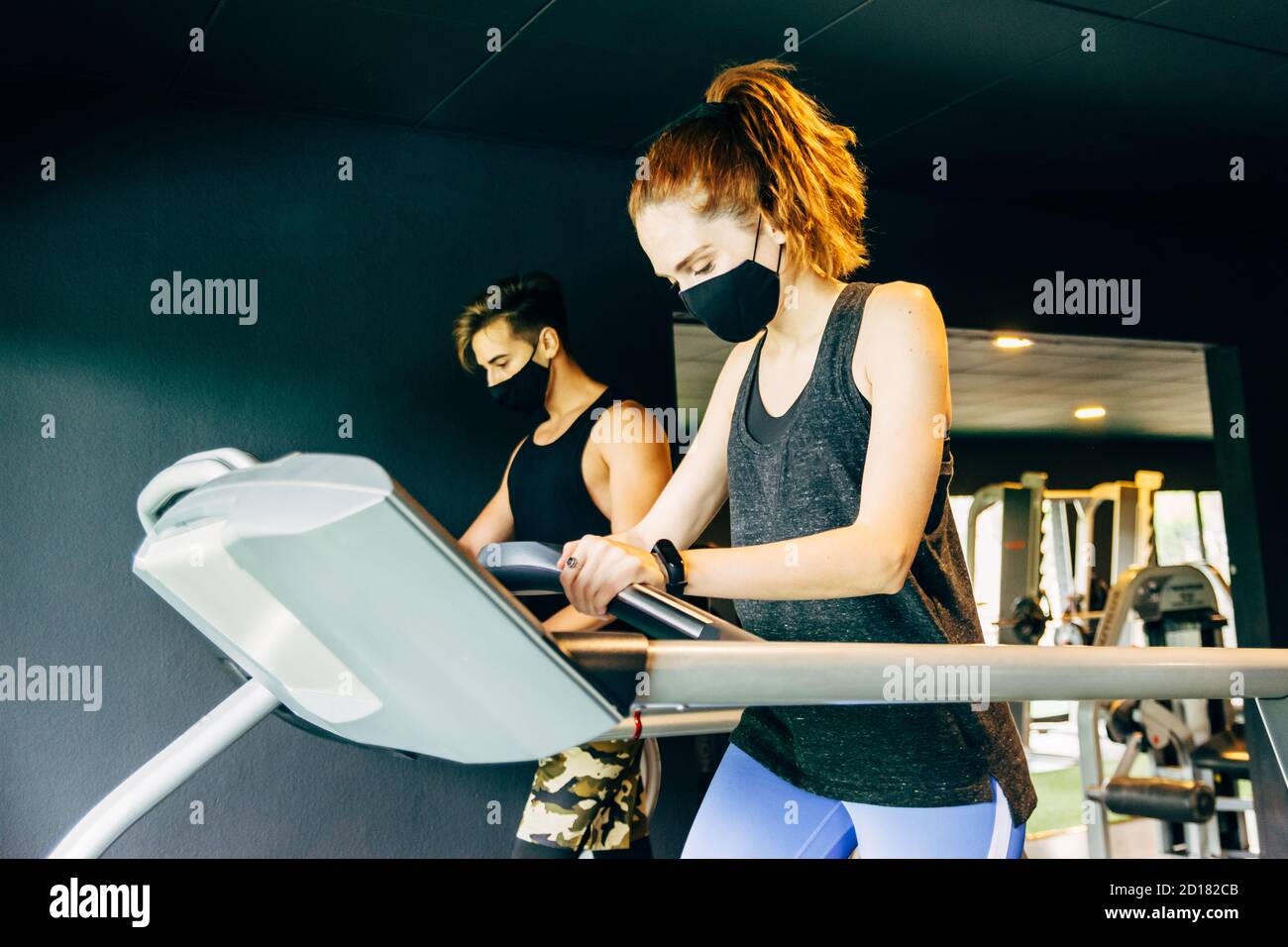 Person wearing a facemask hi-res stock photography and images - Alamy