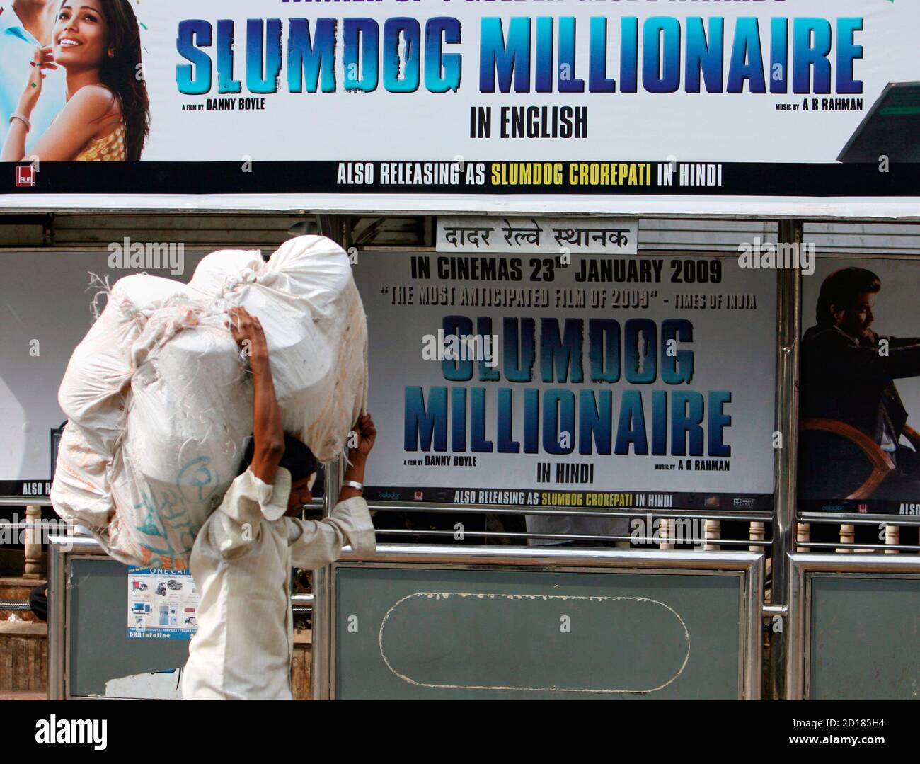 Billboard charts hi-res stock photography and images - Alamy