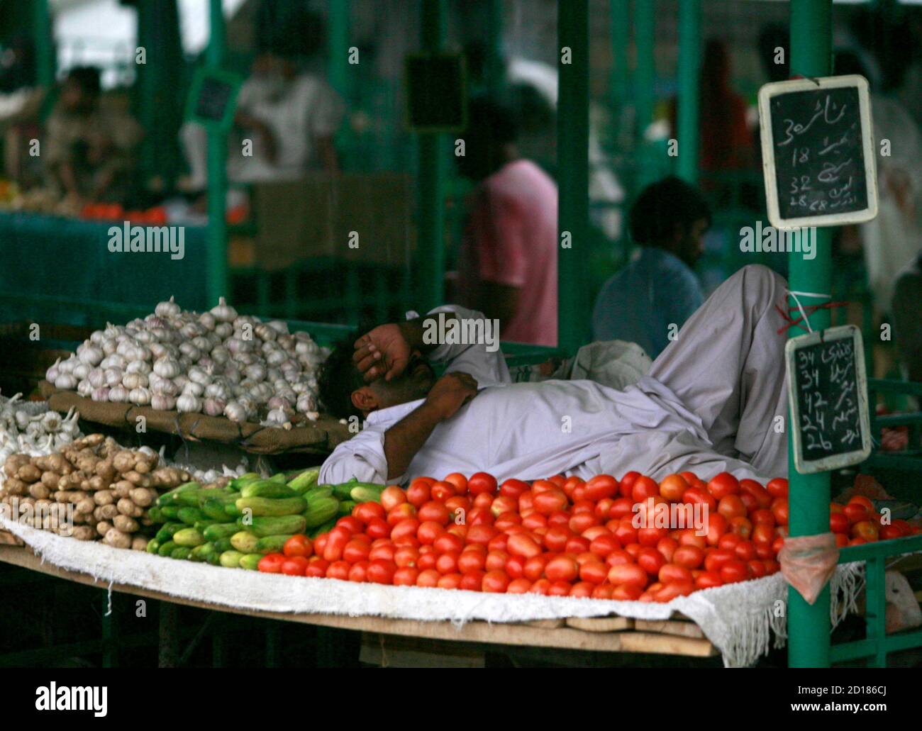 Vegetable market stall pakistan hi-res stock photography and images - Alamy