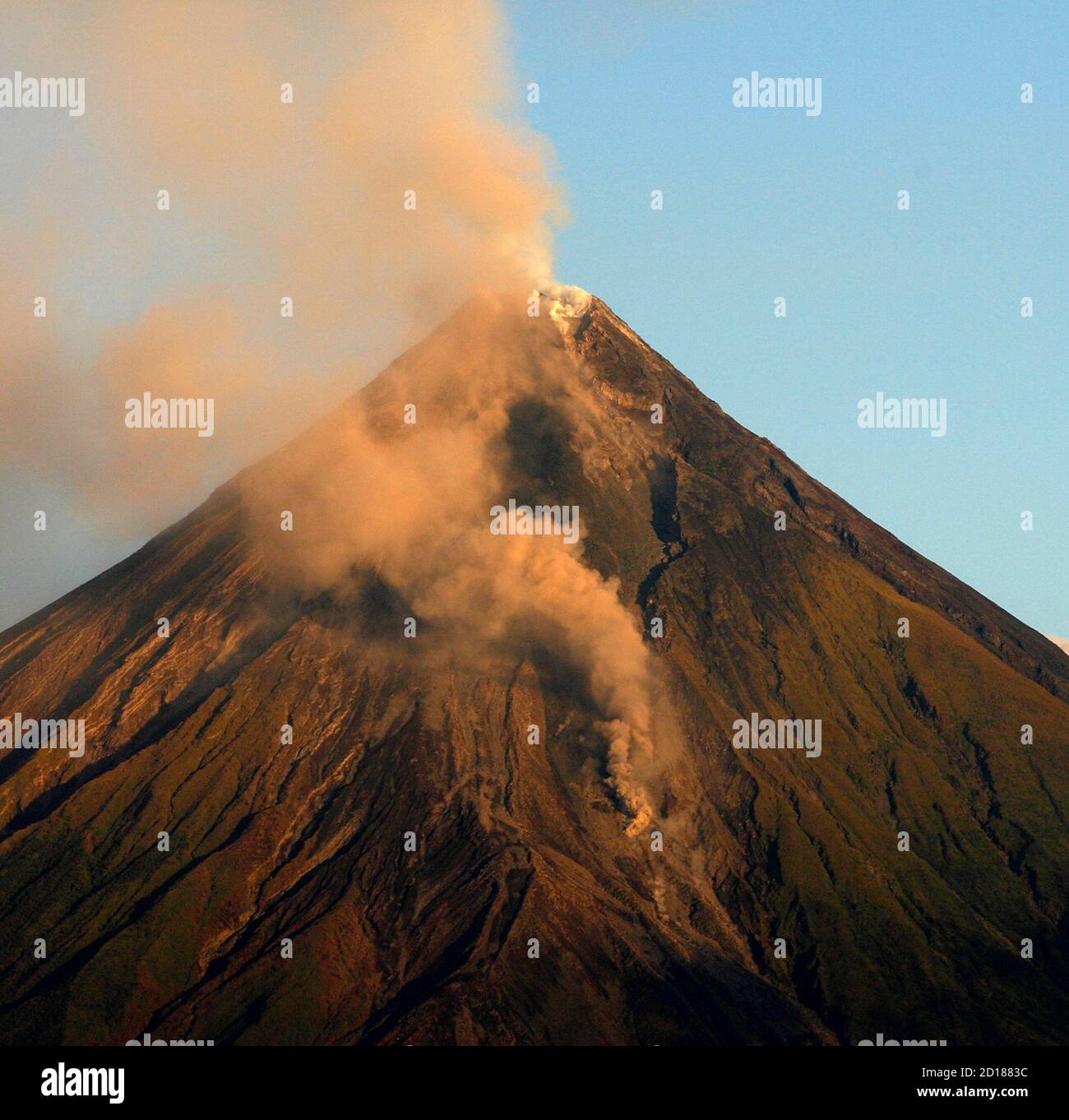 Mayon ash ash hi-res stock photography and images - Alamy